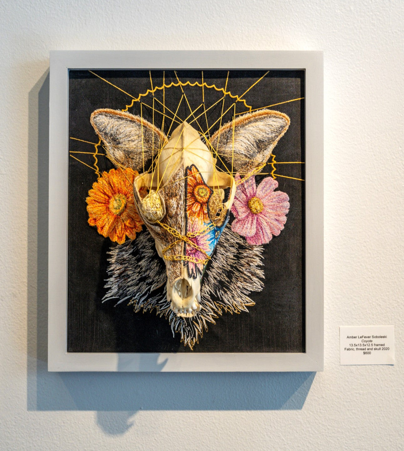 Sculptural Thread Paintings – LeSo Gallery